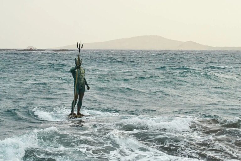 The statue on the sea that you absolutely have to see in Spain: many ...